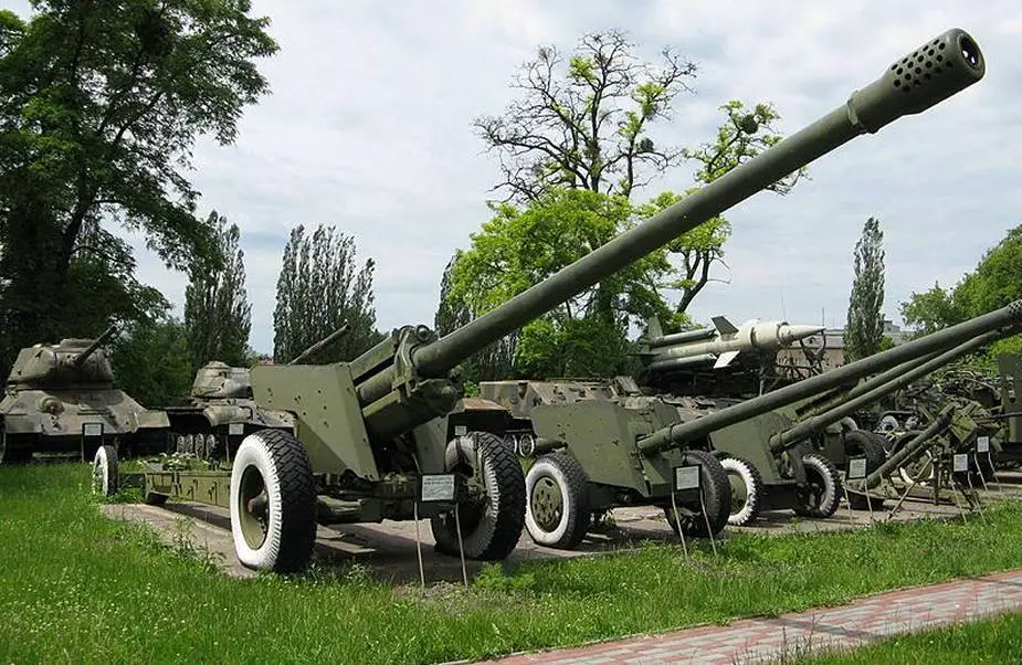 Ukraine army uses old Soviet 130mm M-46 guns received from Croatia